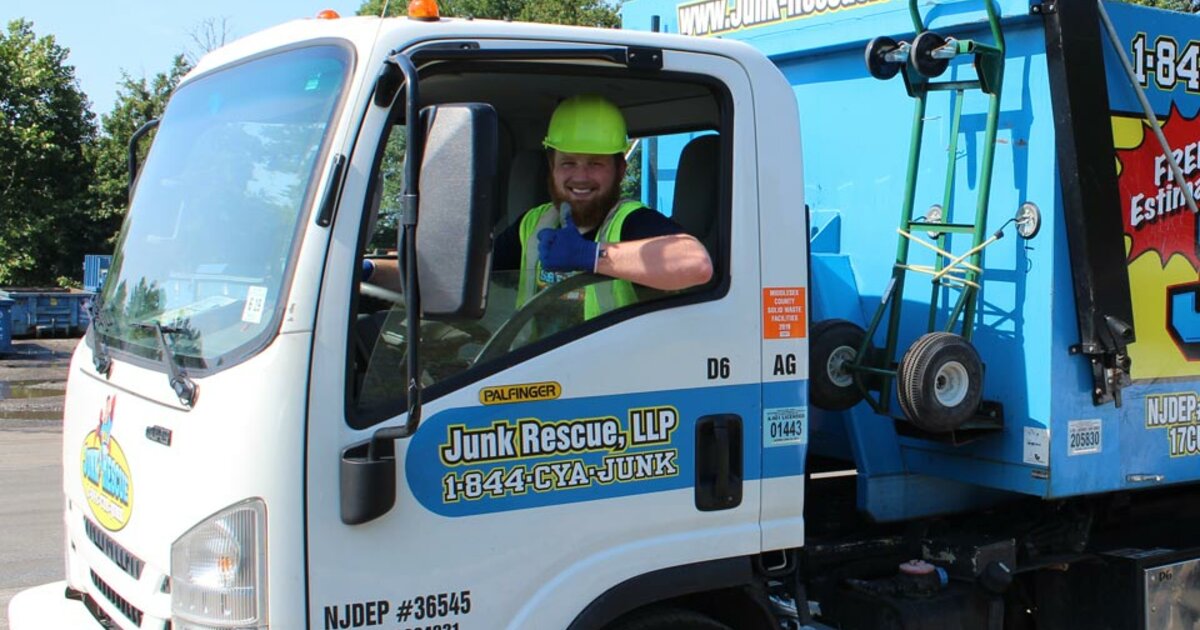 Junk Rescue | Hooklifts | PALFINGER