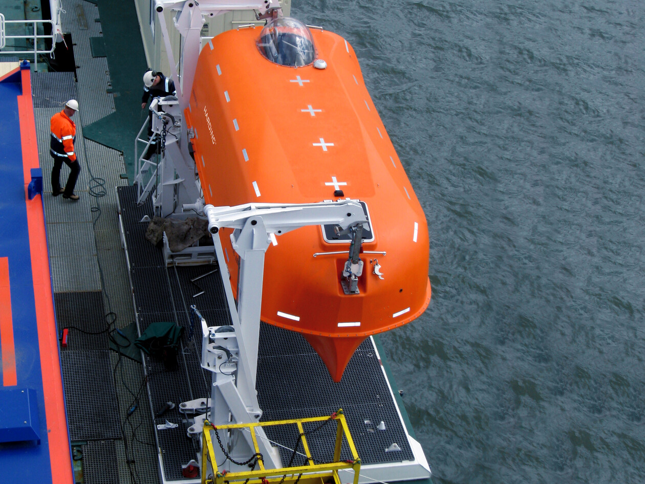 Lifeboat Davits | PALFINGER MARINE