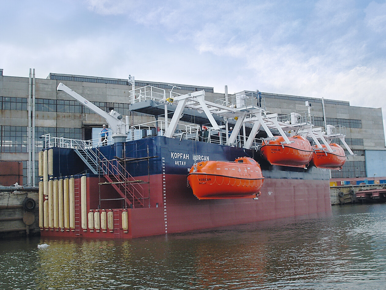 Offshore Davits - Gravity | PALFINGER MARINE