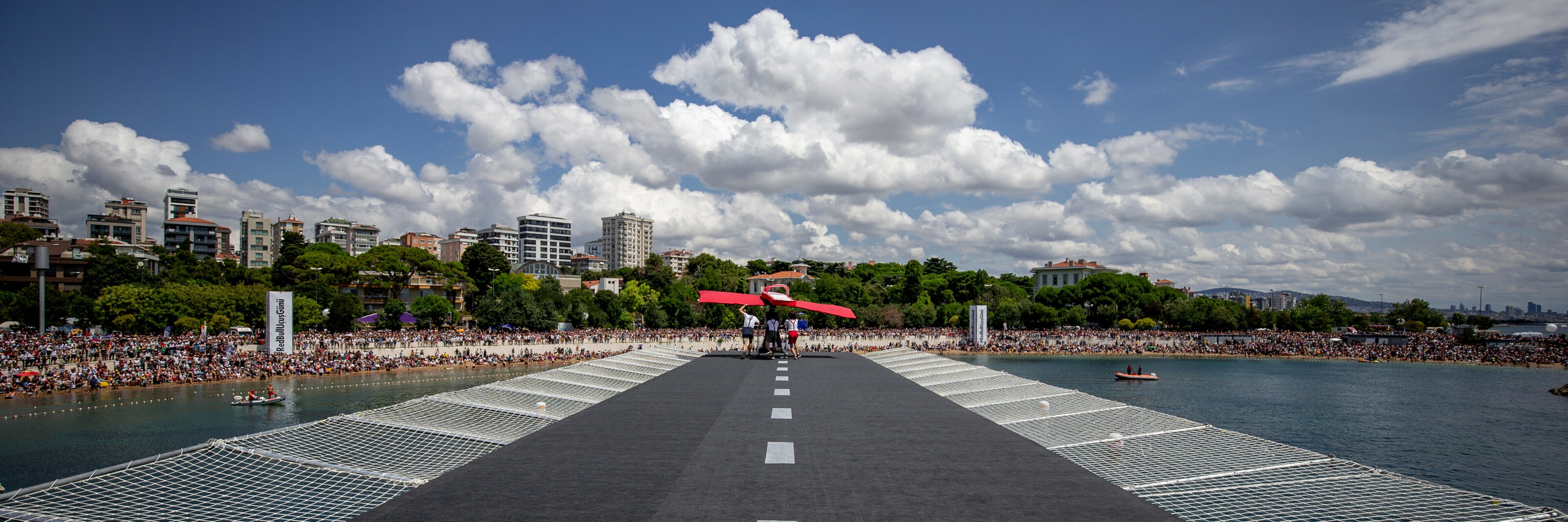 Ready to lift (off) – at the Red Bull Flugtag 2021