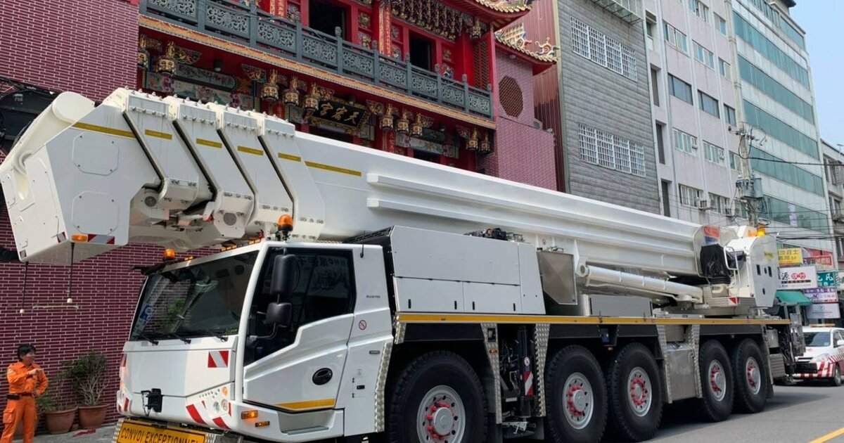 First-ever Top Class PALFINGER Platform P 1000 in the