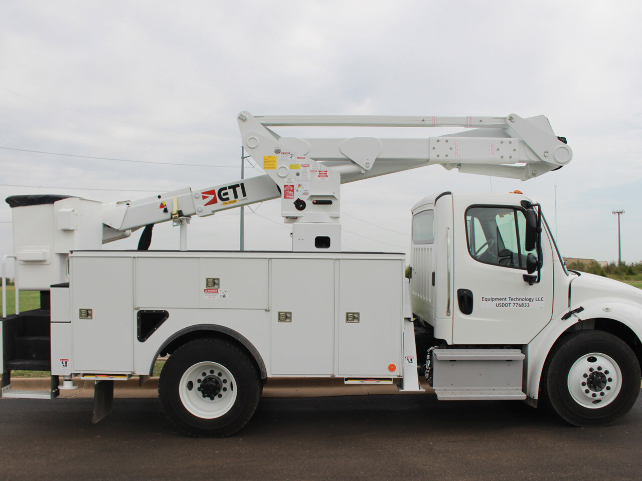 Electric | Industries | Bucket Trucks | PALFINGER