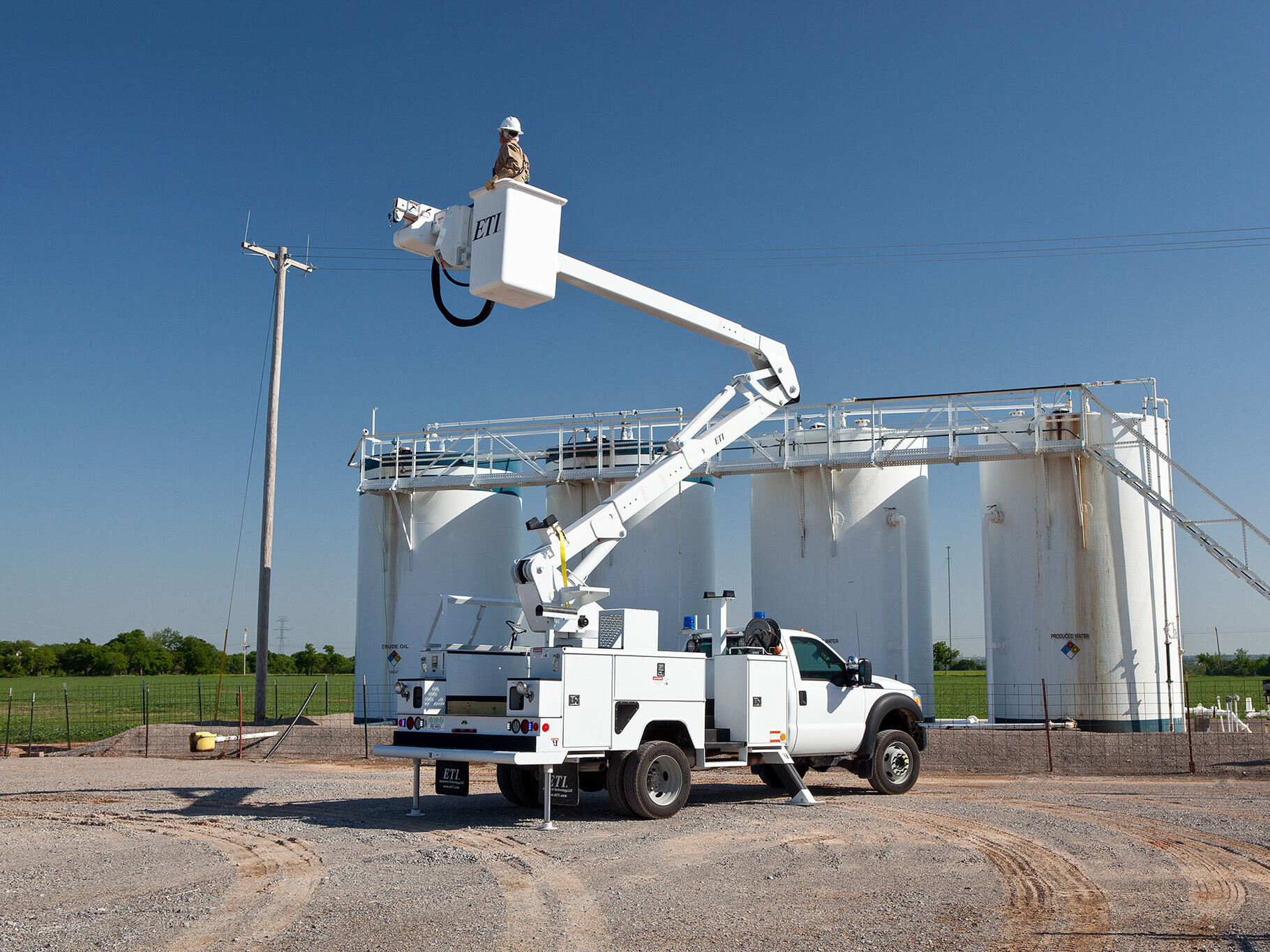 Electric | Industries | Bucket Trucks | PALFINGER