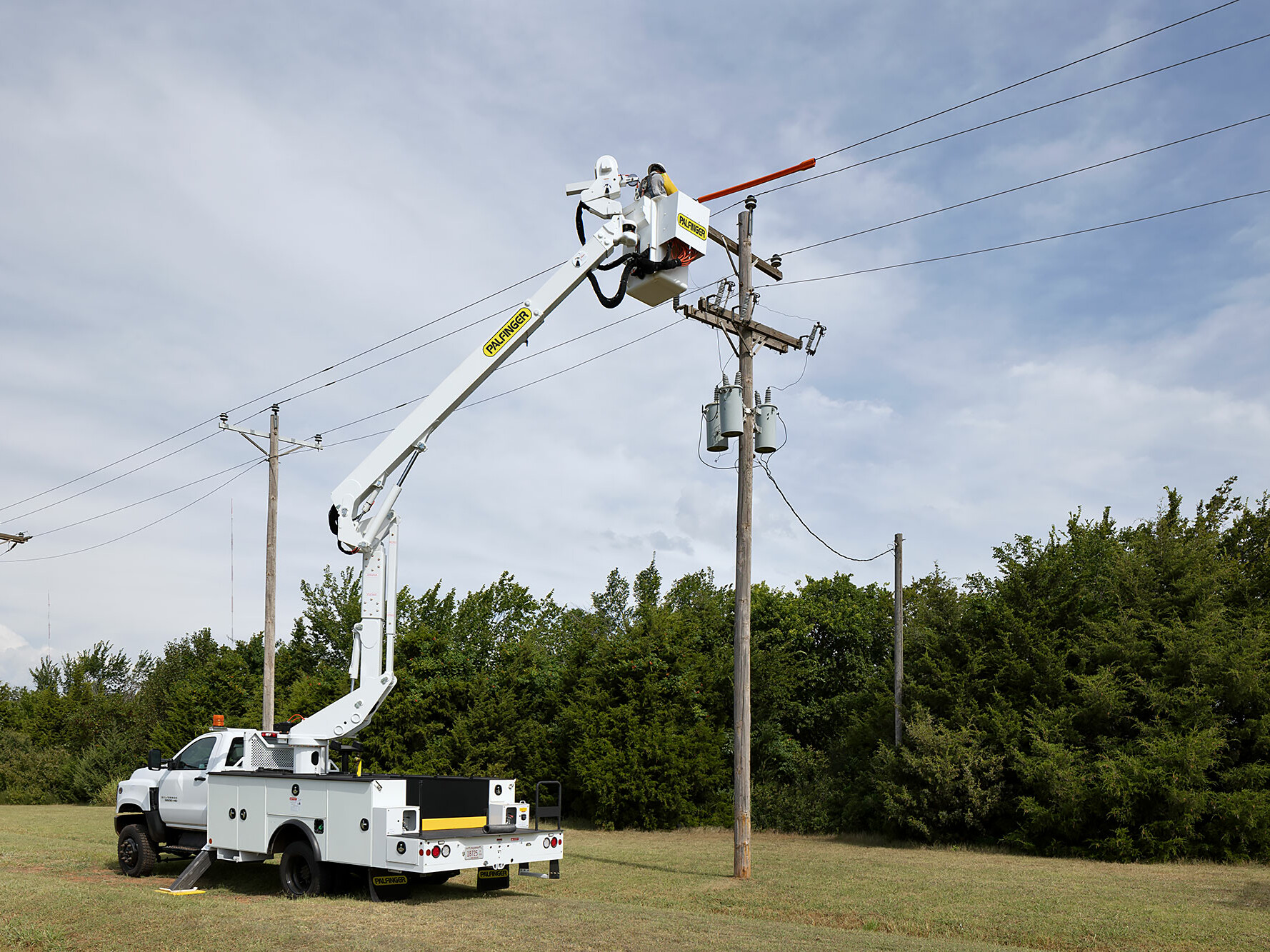 Insulated | Models | Bucket Trucks | PALFINGER