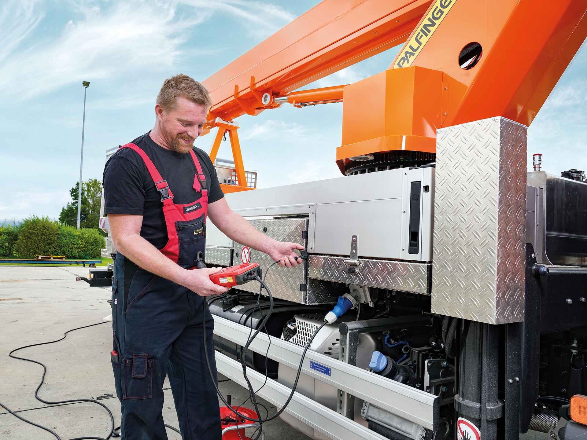 SERVICE HUBARBEITSBÜHNEN | PALFINGER