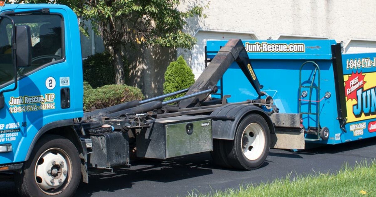 Junk Rescue | Hooklifts | PALFINGER