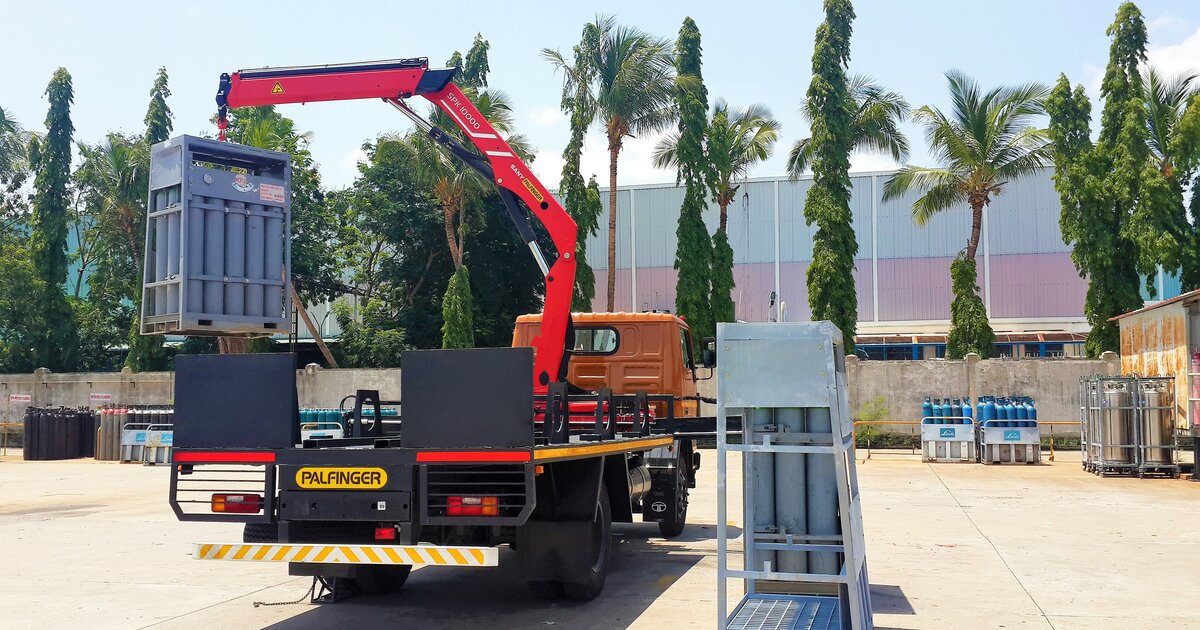 Lorry Crane Solutions for Gas Cylinder Handling