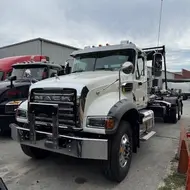 HT 500 Hooklift | TranSource Truck & Trailer Centers